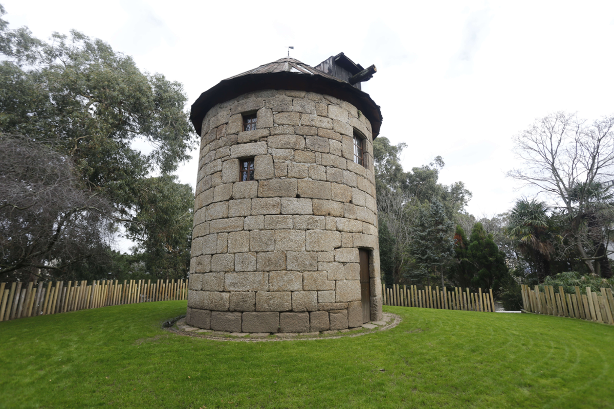 En marcha a restauración da cuberta do muíño do parque de Santa ...